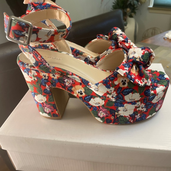 BAMBOO | Shoes | Platform Flower Block Heel Sandals | Poshmark